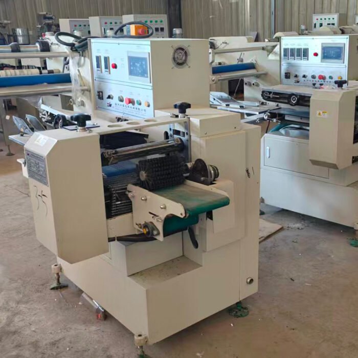 Pillow-type packaging machine